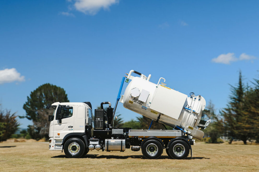 Allvac® AV10000 Full Door Vacuum Tanker on Hino 6x4 | Waimea Group NZ Ltd