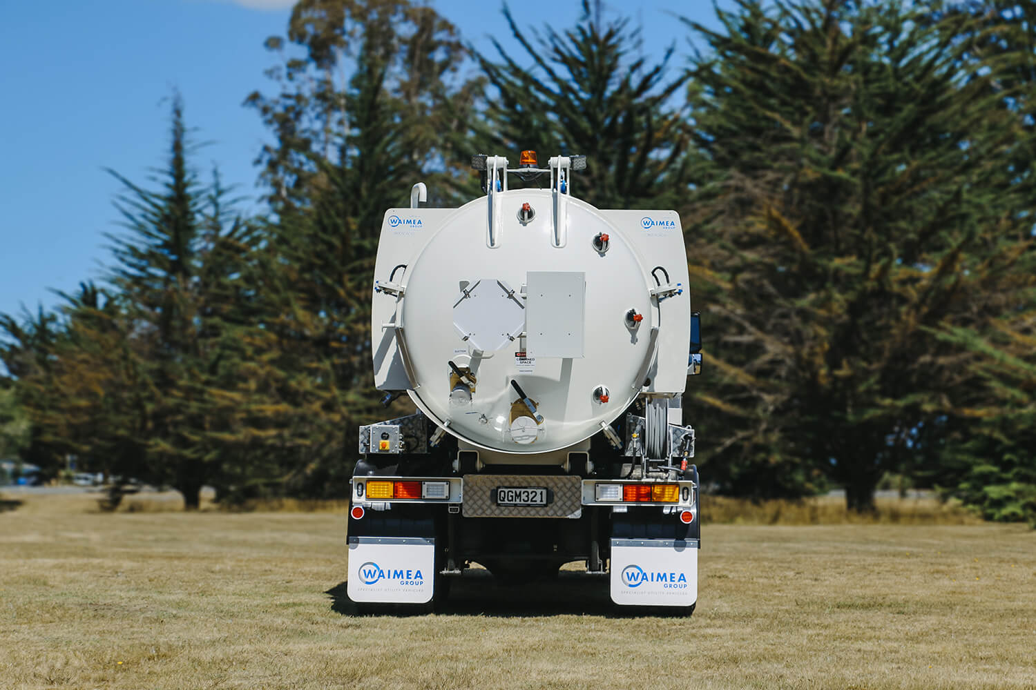 Allvac® AV10000 Full Door Vacuum Tanker on Hino 6x4 | Waimea Group NZ Ltd