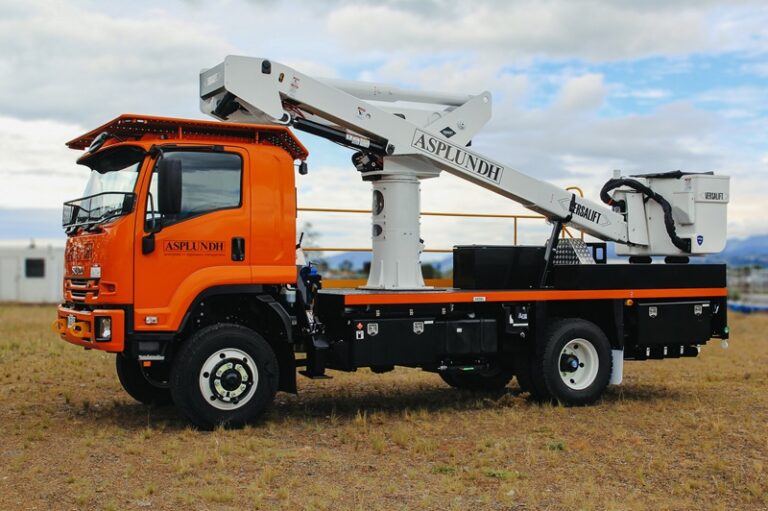 Versalift VST5000 on Isuzu FTS800 Truck | Waimea Group NZ Ltd